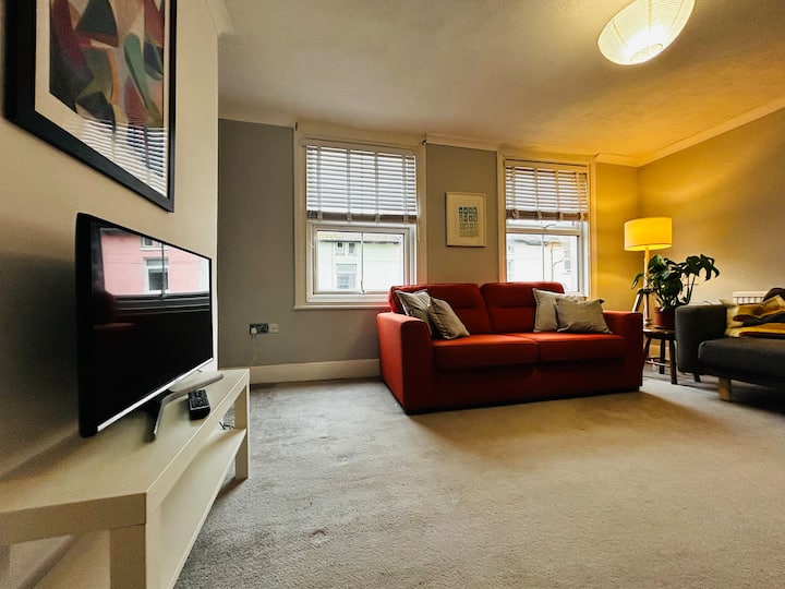 Two Bedroom Flat Split Over Two Floors. - Folkestone