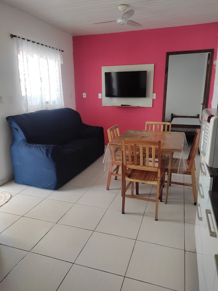 Casa Pequena Simples (Kitnet)
200 Metros Da Praia - Matinhos