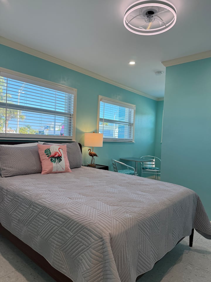 Flamingo Inn 201-queen Room- Tiny Beach Haven - Fort Myers Beach, FL
