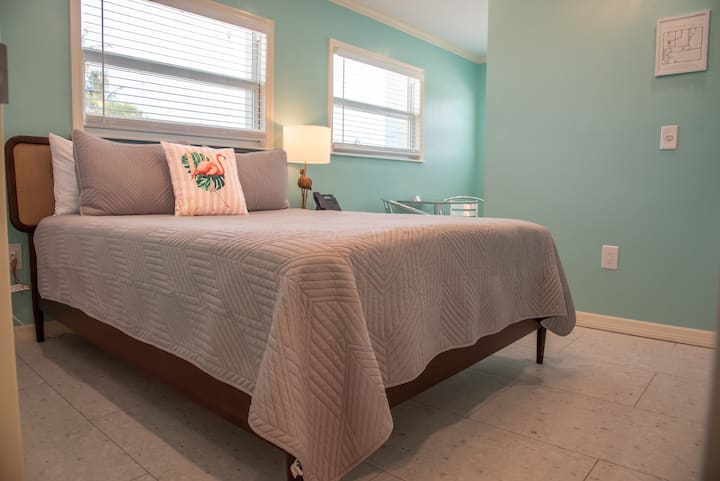 Flamingo Inn 201-queen Room- Tiny Beach Haven - Fort Myers Beach, FL