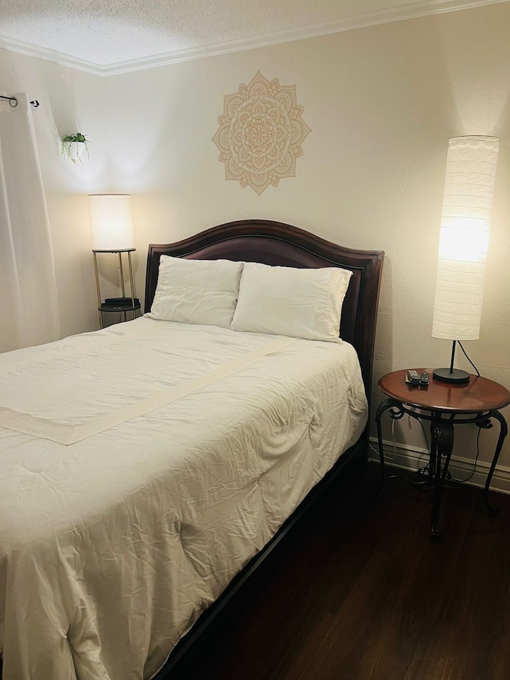 Simple And Clean Cozy Room - Sacramento, CA