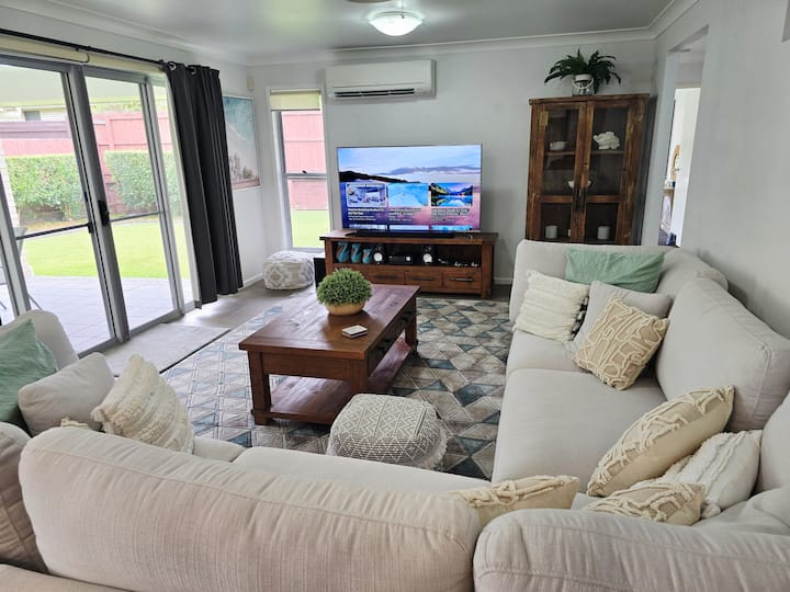 Chateau By The Bay- Redlands - MacLeay Island