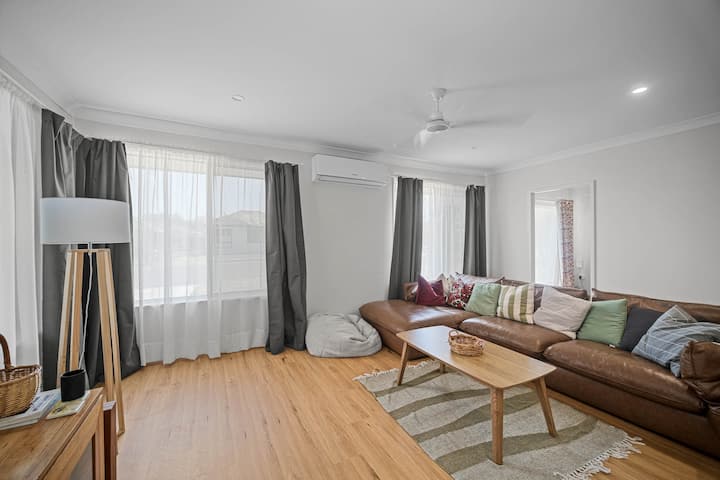 The Silver Dolphin - Fresh Beach House In Forster - Forster