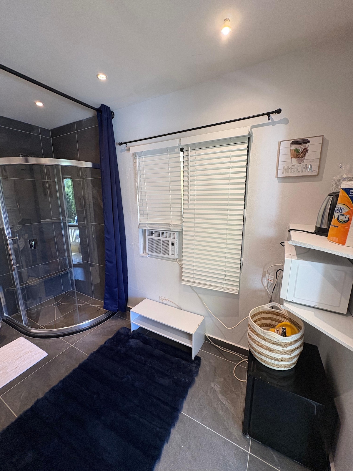 La grande pression - Appartements à louer à The Valley, The Valley ...