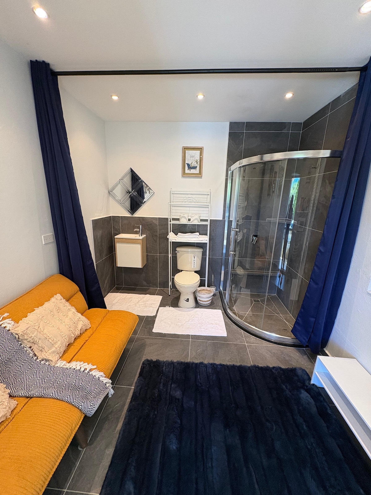 La grande pression - Appartements à louer à The Valley, The Valley ...