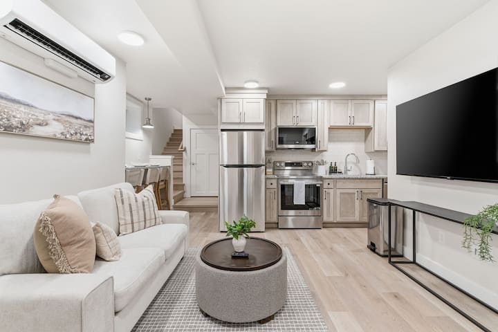 Inviting 2 Bedroom Adu - Central Boise Location - Eagle Island State Park, Eagle
