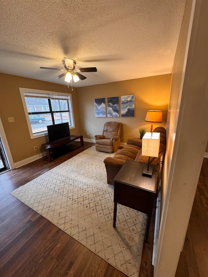 Modern 3 Bedroom Retreat Near Blue Oval City - Brownsville, TN