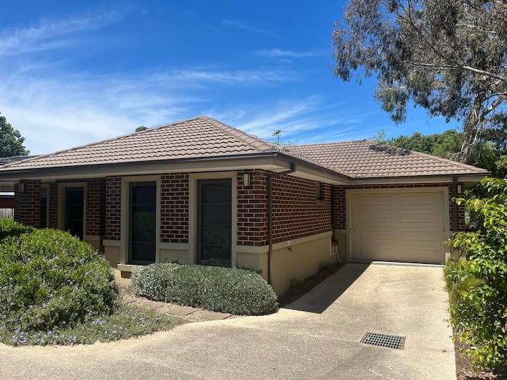Your Leafy Ivanhoe Retreat - Ivanhoe