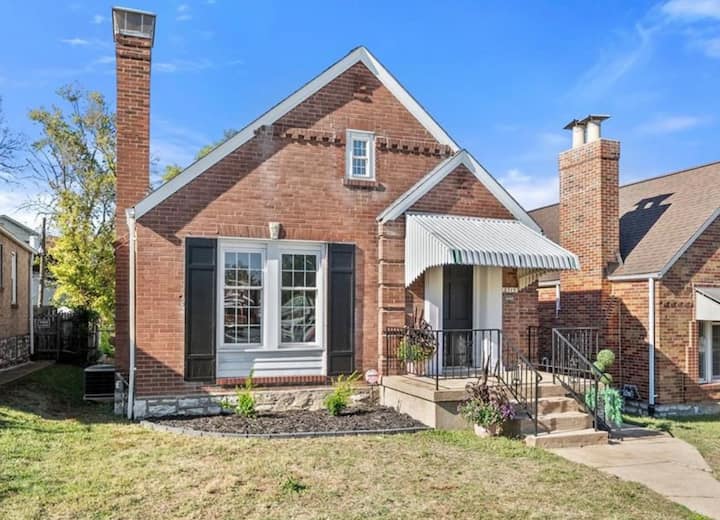 Bricks On Watson | Organic Modern Home In Stl - Clayton, MO