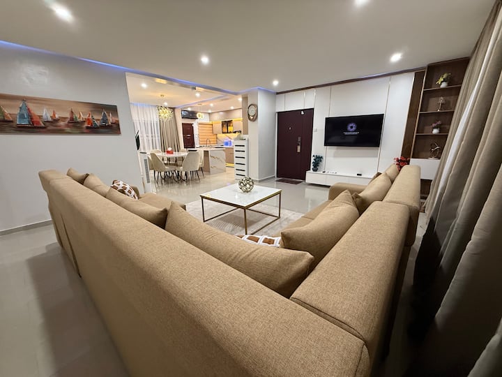 Fara Park Luxury 2br For Families & Biz + Pool - Nigeria