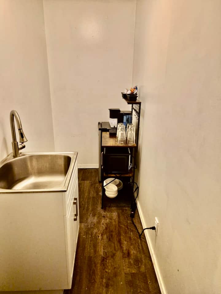 Bed & Bath, 4k 55” Tv, Kitchenette Apt (2f) - Bloomington