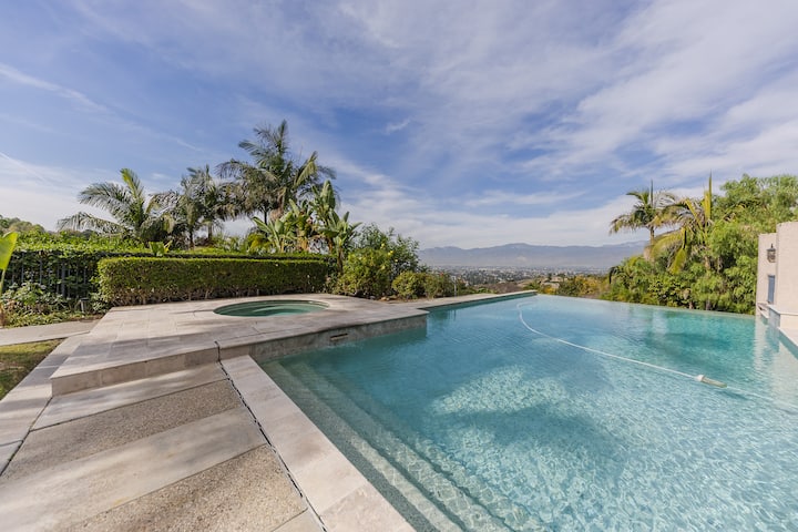 Home With Infinity Pool - 포모나