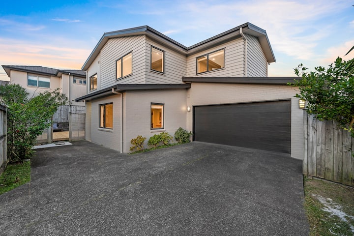 Big 5 Bedrooms House With Prime Location - Auckland