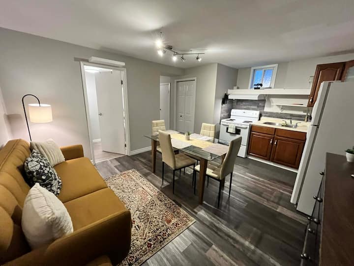 1 Bdrm Unit With Private Laundry For 31+ Day Stays - Kingston, Canada