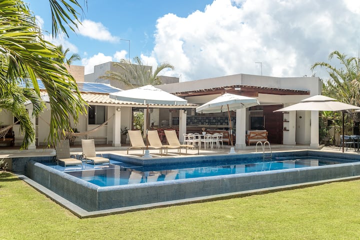 Casa Pé Na Areia Em Guarajuba Com Diarista - Brasil