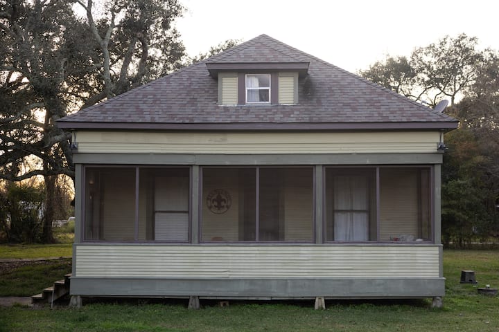 The Camp — Between The Isles - Louisiane