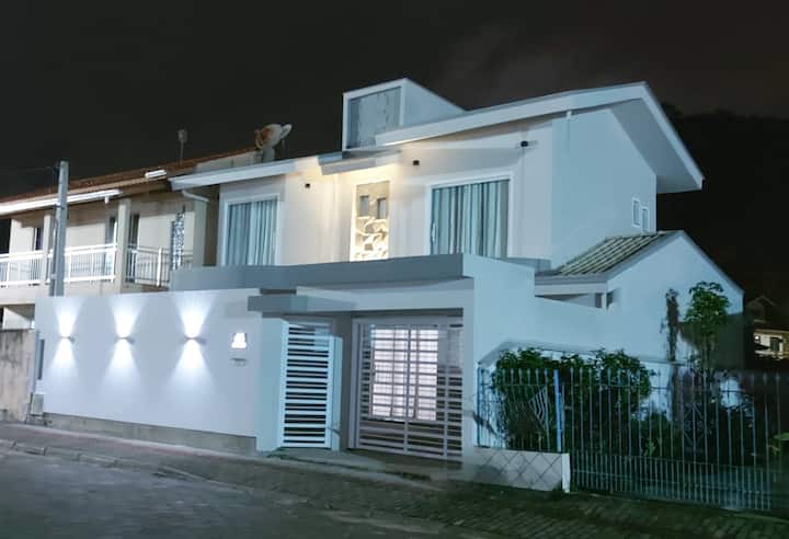 Casa De 2 Andares
Centro De Porto Belo - Pôrto Belo