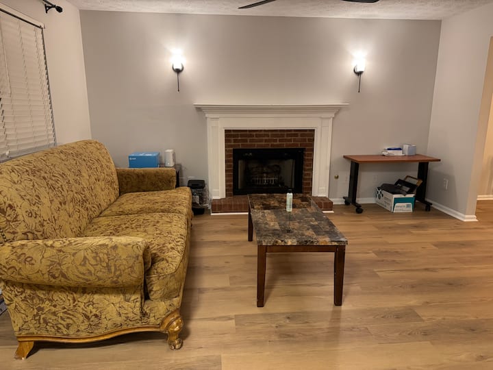 Modern Home-3 Bedrooms & 2.5 Bathrooms - Lawrenceville, GA