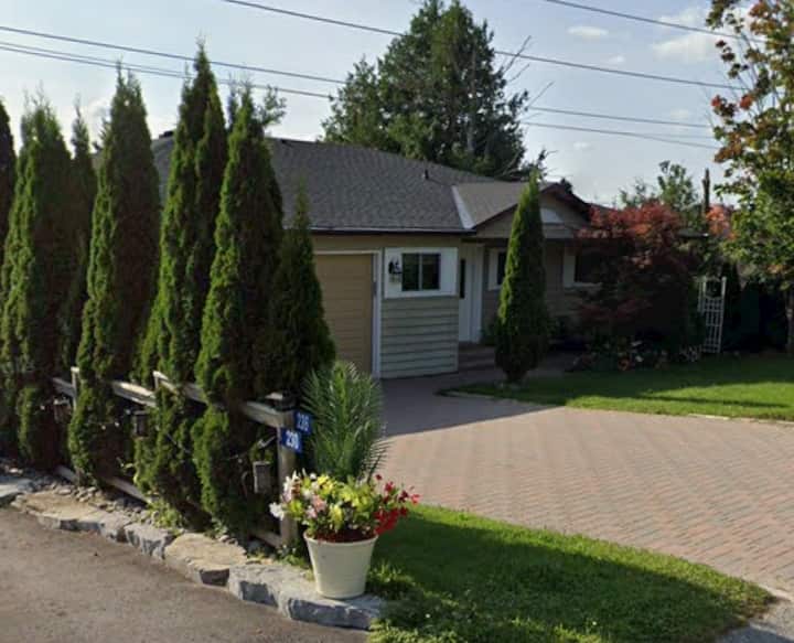 Spacious Waterfront All-season 4br Home/sunrm/dock - Port Perry