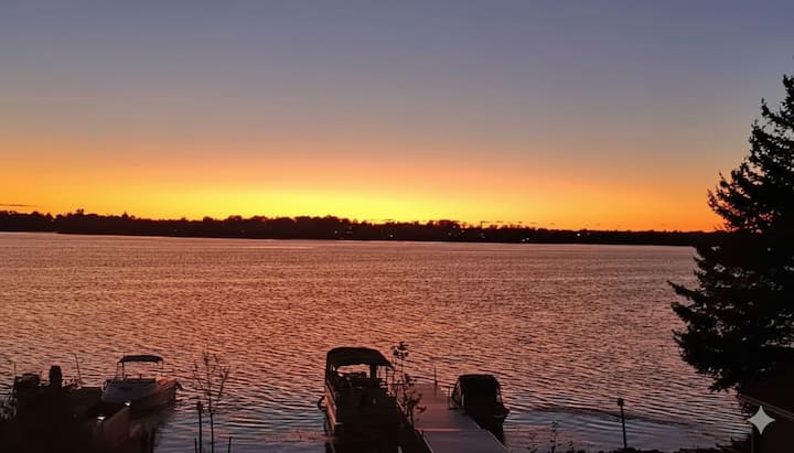 Lakefront Escape • Dock, Sunroom, Games Room - Port Perry