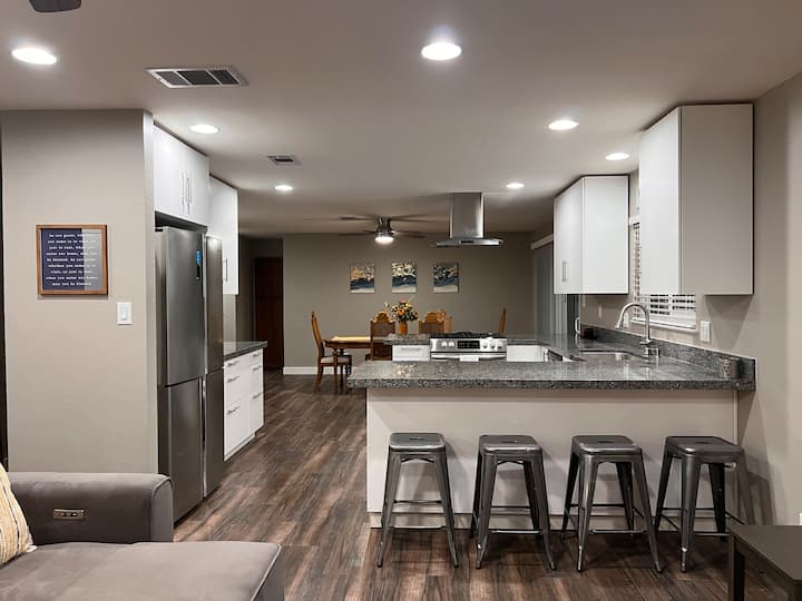 3 Bedroom Home — Just 15 Mins From Las Vegas Strip - Las Vegas