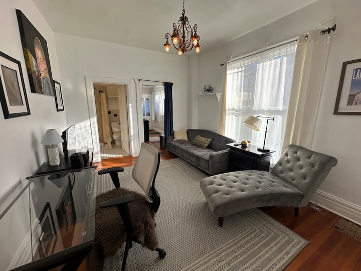 Cozy Victorian Apartment - Denver
