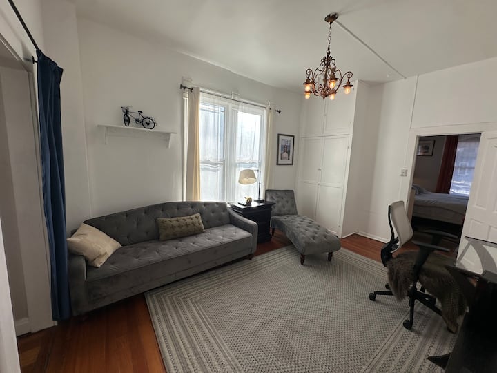 Cozy Victorian Apartment - Denver, CO