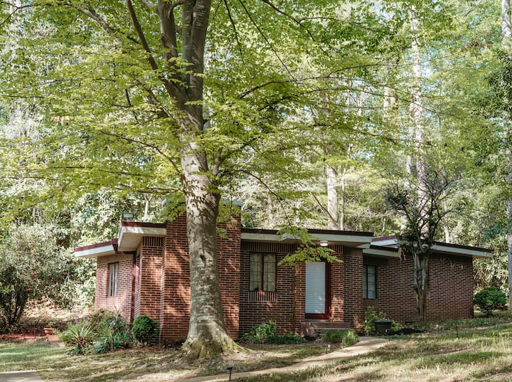 Crimson Cottage - Tuscaloosa, AL