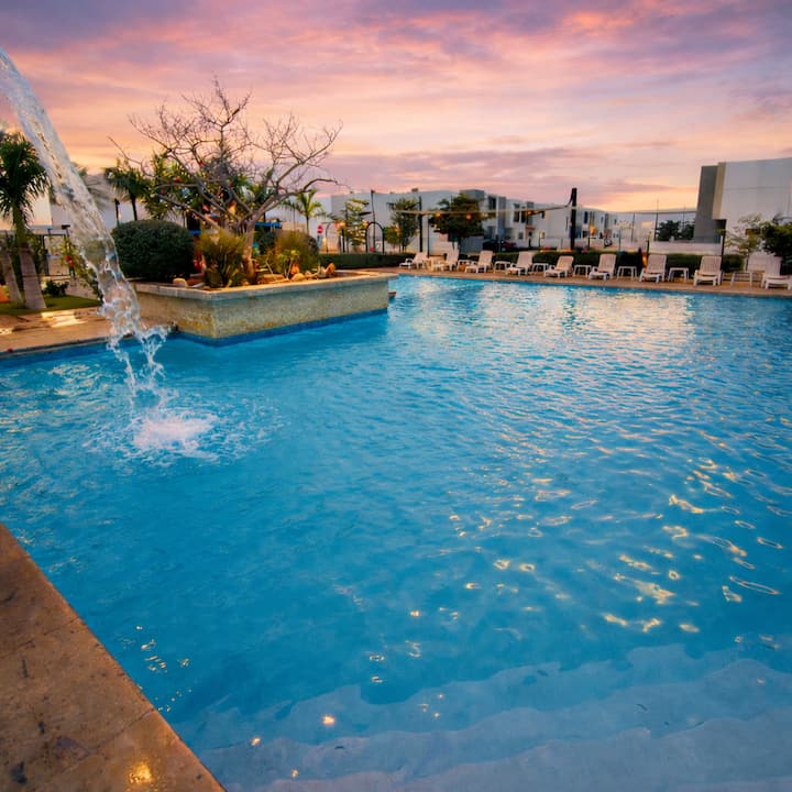 Casa Guacamaya Azul · Clubhouse W/ Pool - La Paz