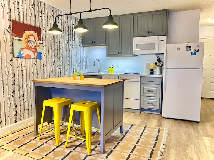 Cozy Ski Condo- Resort Shuttle, Hot Tub, Central - Granby, CO