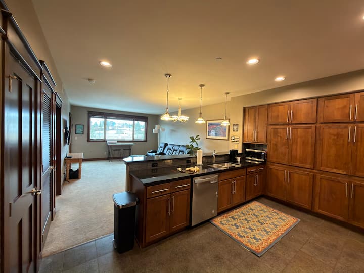 Condo In Coeur D’alene | Prime Dining & Trails - Coeur d'Alene, ID