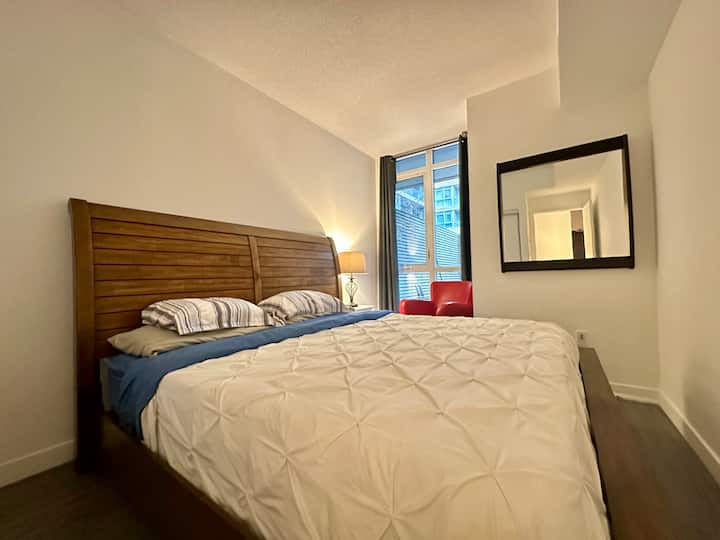 Kingbed & Bunkbed & Terrace - Ontario Place