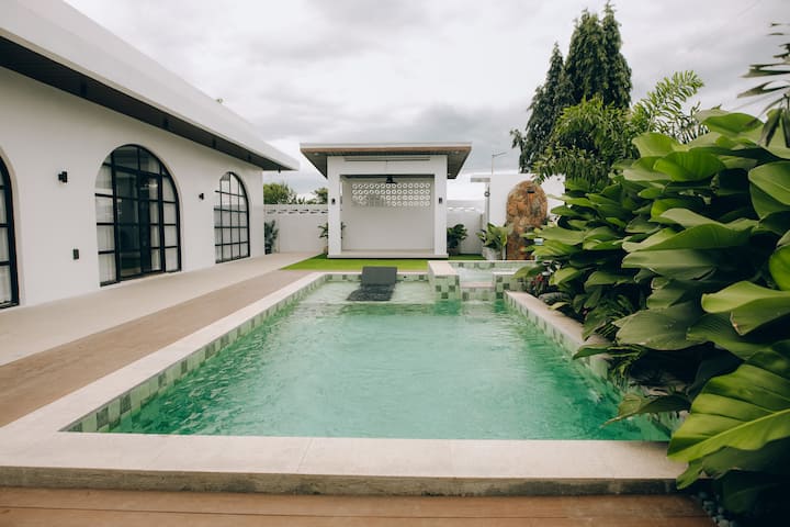 Amariah Private Villa - Luxurious Tropical Villa - Apalit