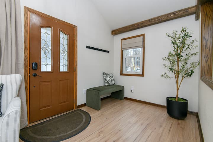 Fully Remodeled House On Bark Lake - Beach, Hartford