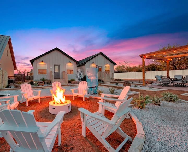 Luxury Farmstay ‘Fluff’ Villa Pool & Highland Cows - McAllen, TX