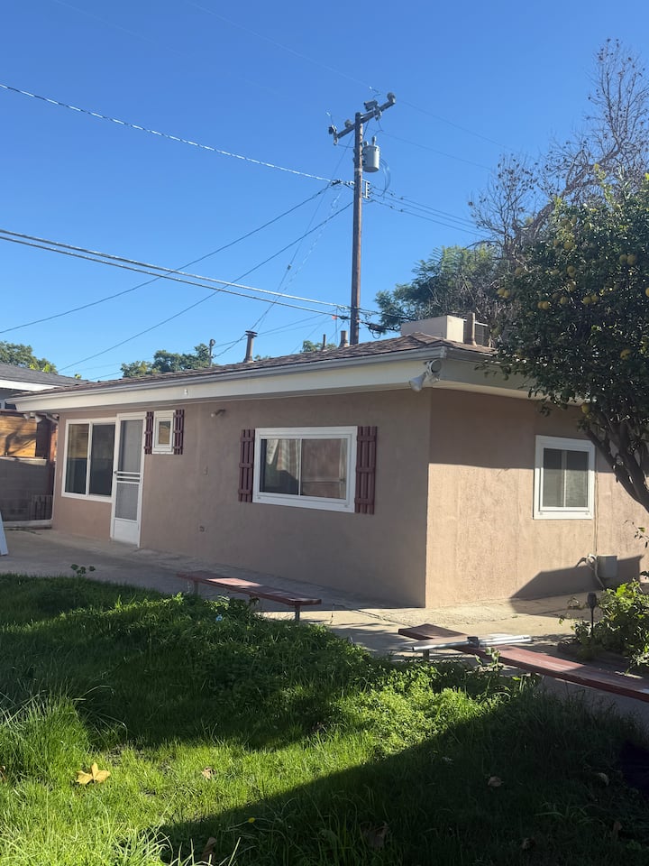 Quite & Clean Private 2 Bedroom 1 Bath Cute House - Fullerton, CA