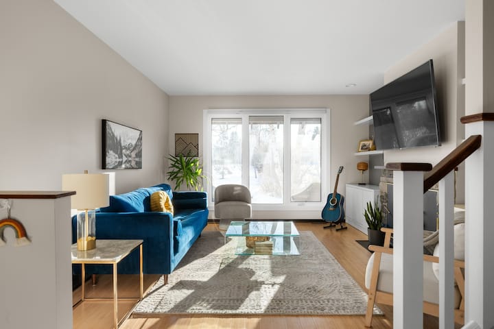 Bright & Welcoming Mount Pleasant Home, Near Dt - Calgary