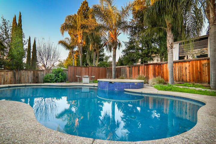 Twelve Bridges Getaway - Rocklin, CA