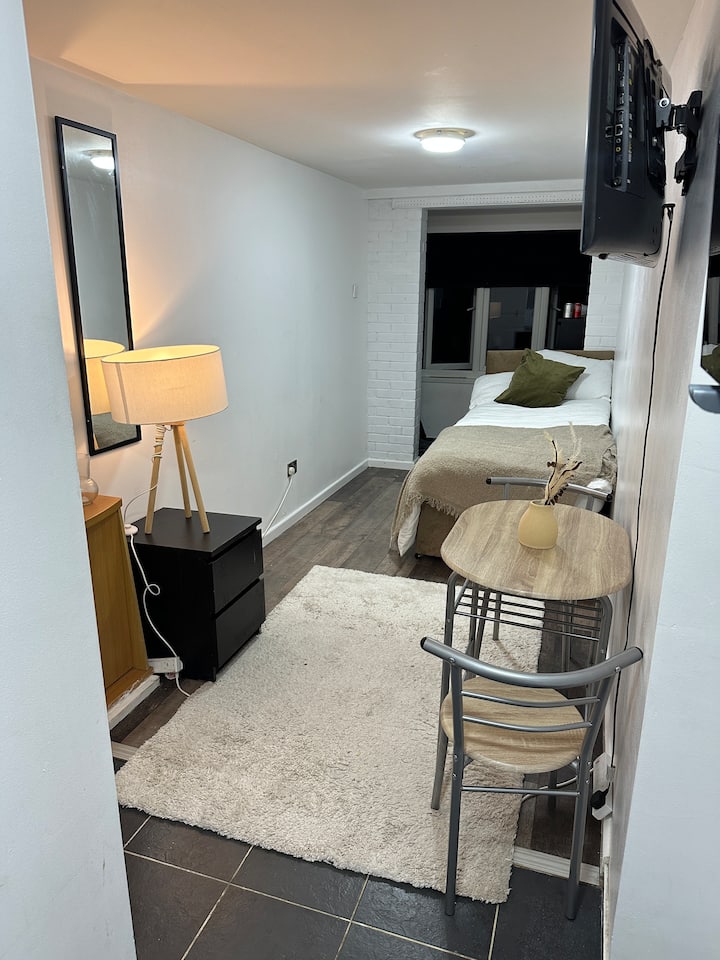 Cozy Warm Studio Perfect For Affordable Stay - Barking