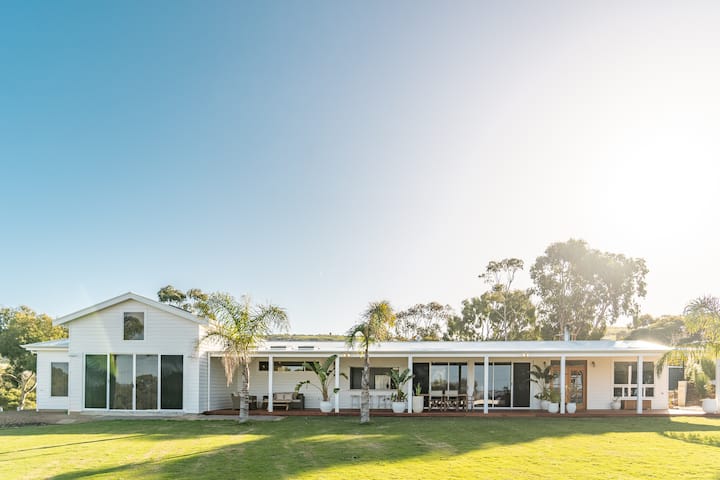 The Range ~ Sa’s Best Airbnbs - ポートリンカーン