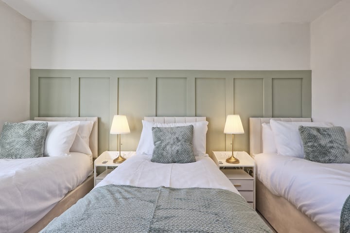 Colchester House | 3br | Free Parking | Fast Wifi - Colchester