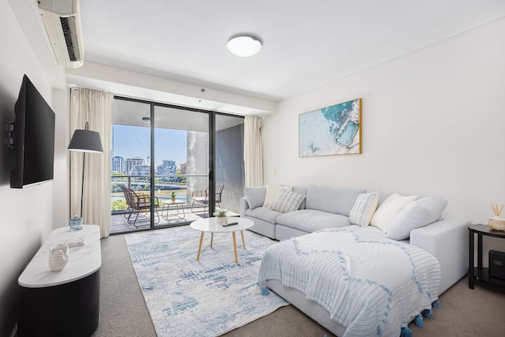 Luxury 2br City Apartment W/ Pool, Gym & Parking - ブリスベン