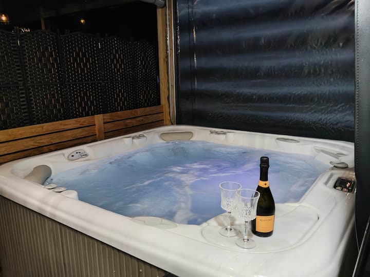 King Studio With Spa! Great Location! - Tauranga
