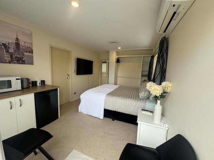 King Studio With Spa! Great Location! - Tauranga