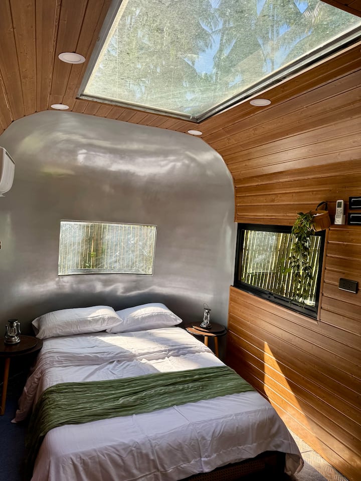 Vintage Trailer In Siquijor With Motorcycle! (2) - Lazi