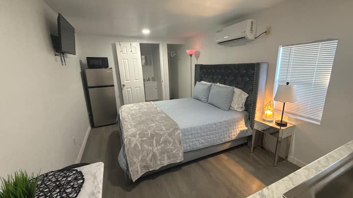 Little Farm House - Weeki Wachee, FL