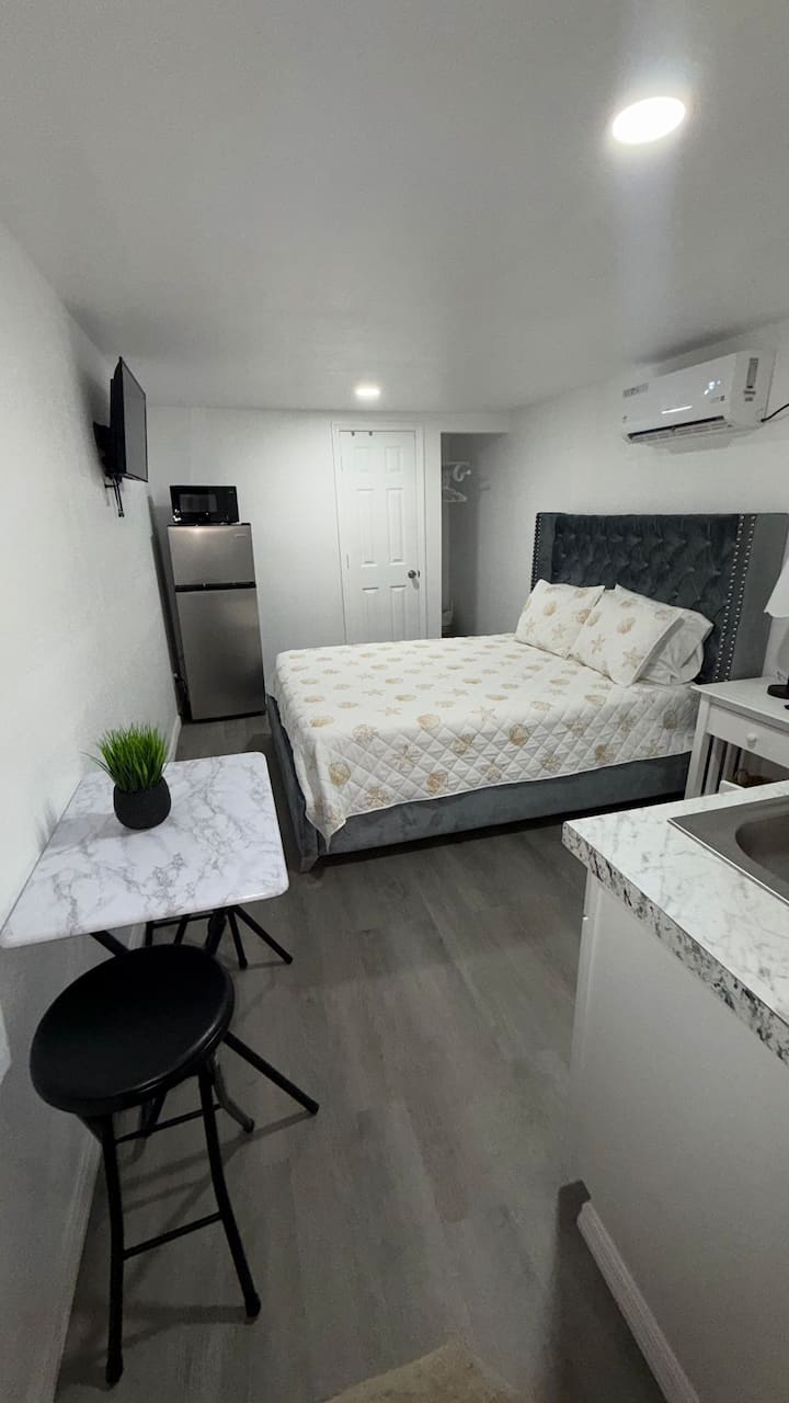 Little Farm House - Weeki Wachee, FL