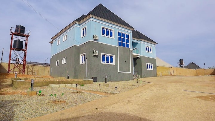 Salphael Guest House - Spacious 5-bedrooms - Jos