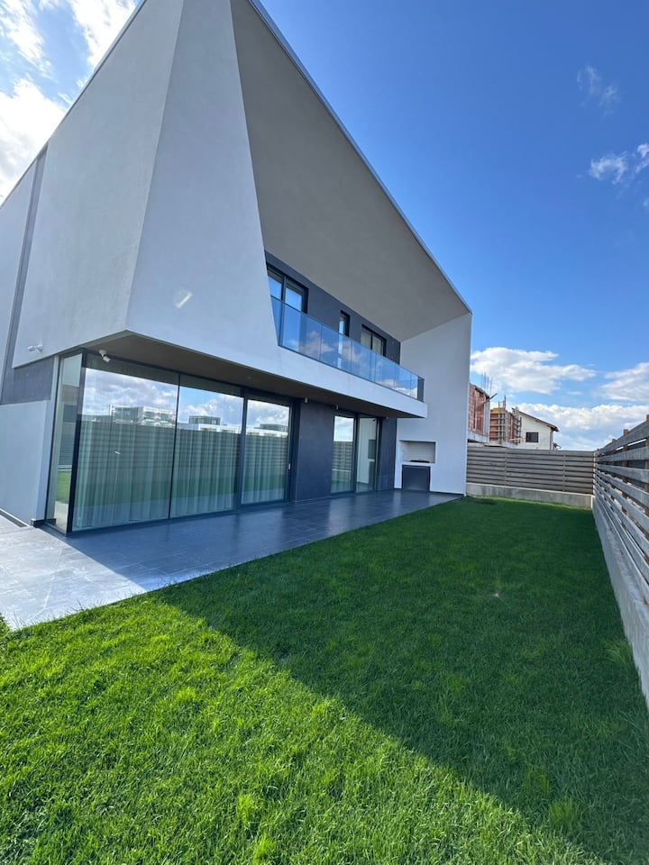 Vila Knight Real - Otopeni