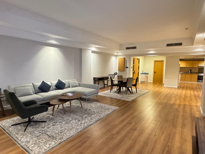 Warm & Welcoming Friends Suite – 2 Bedrooms - Manama